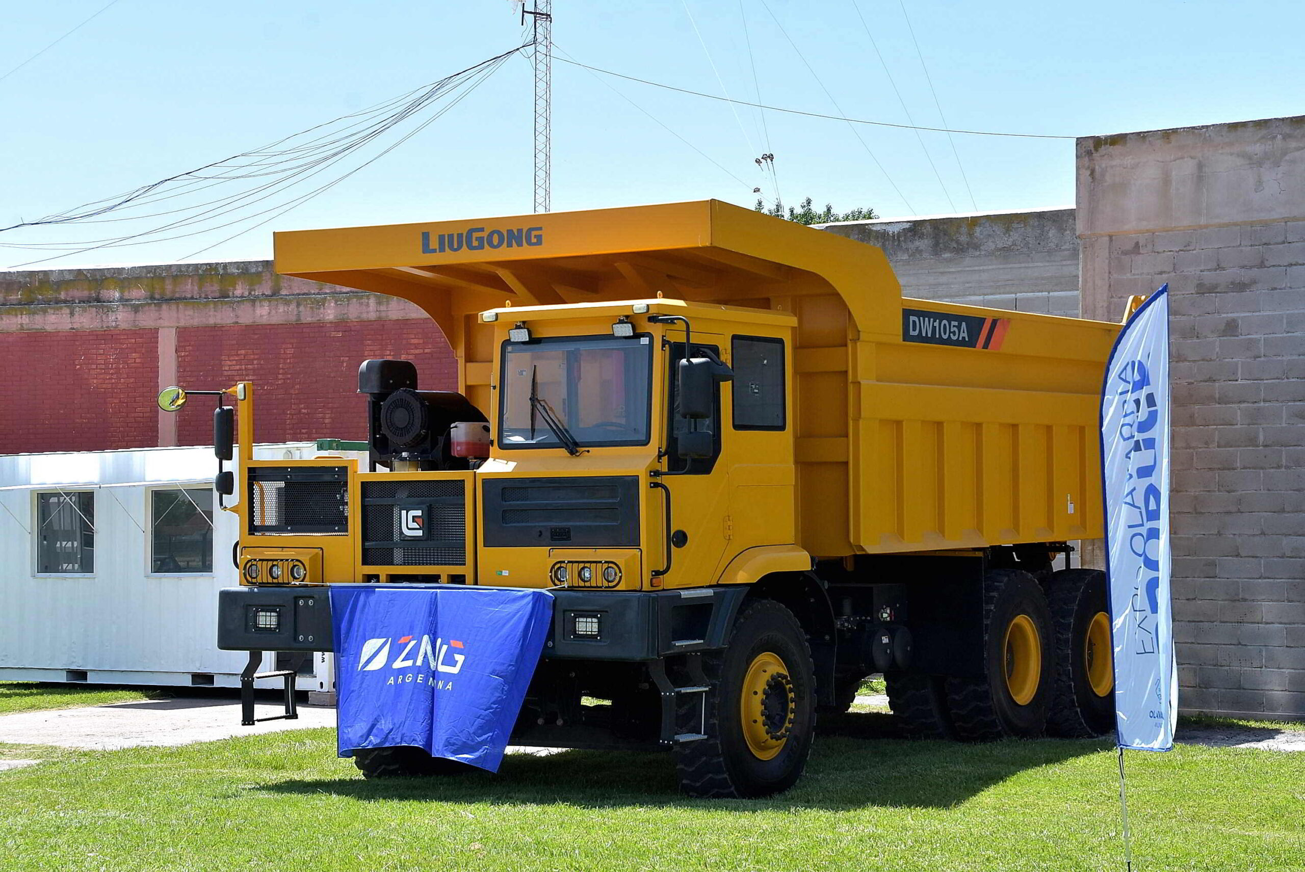 ZMG Argentina exhibe un camión minero de gran porte en la expo ...